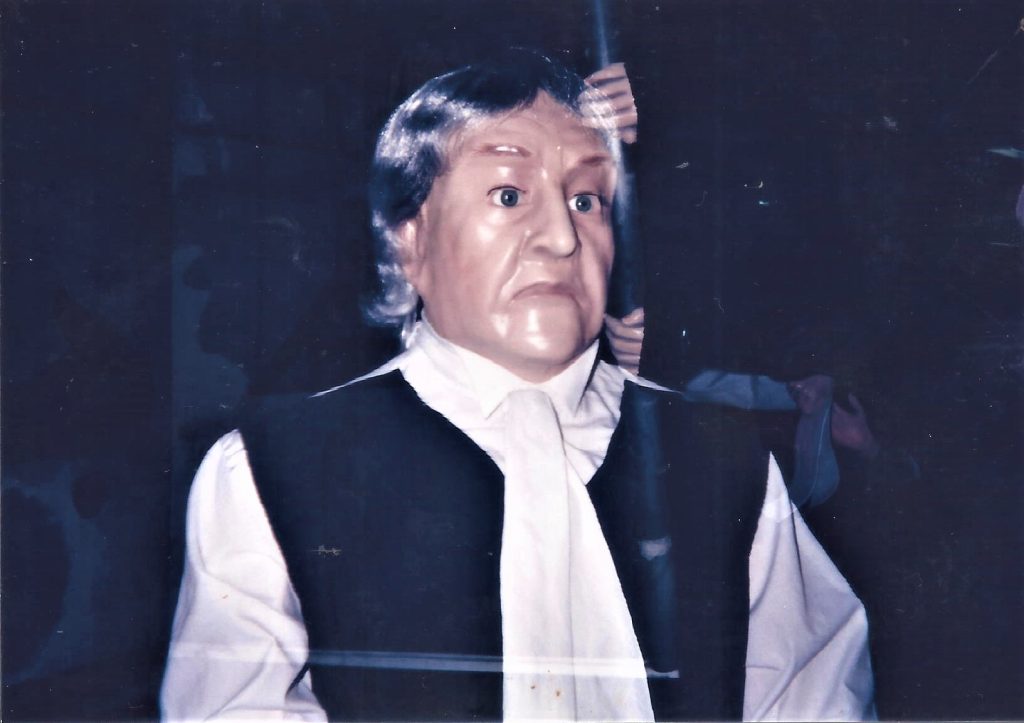 Life-Size Human Sculptures | Xtreme First Impressions Public Art